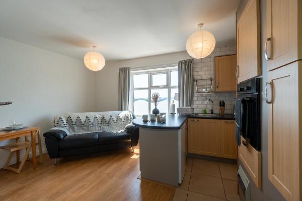 Luxury 1st Floor Modern Flat, Close To City With Free Parking - Leeds