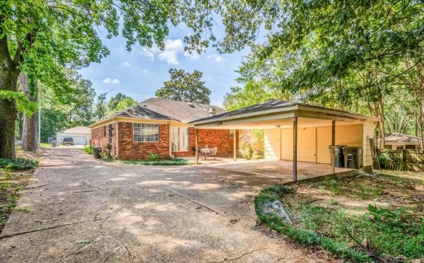 Fox Hunt Hideaway - Germantown, TN