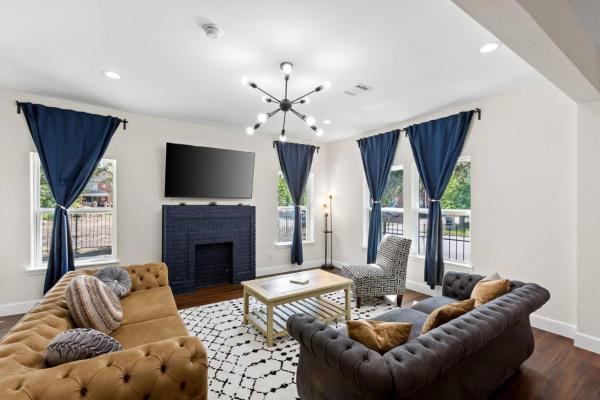 Gated 3br Sleeps 7 Med Center Nrg Downtown - Houston, TX