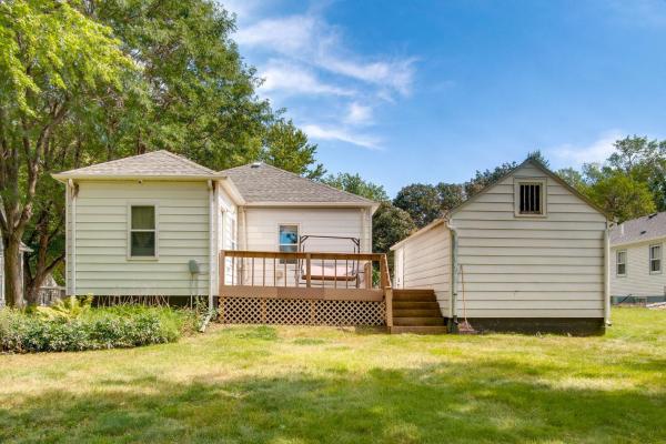 Deck And Spacious Yard Family Home In Rock Rapids! - Island Park, Rock Rapids