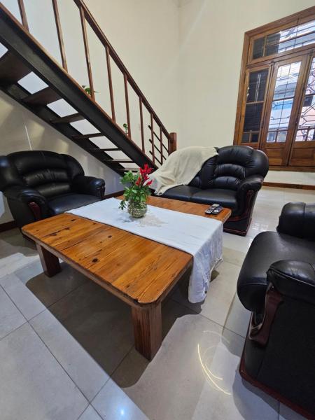 Casa Centrica Con Cochera Doble - Rosario