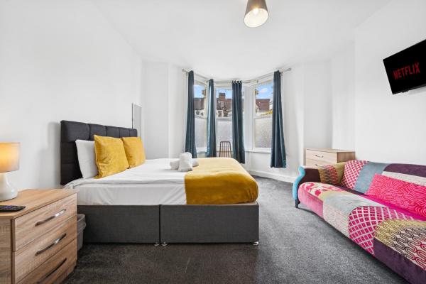 The Belle Spacious 6 Bedroom By Altoluxo Short Lets & Serviced Accommodation With Free Wifi & Parking - Bristol