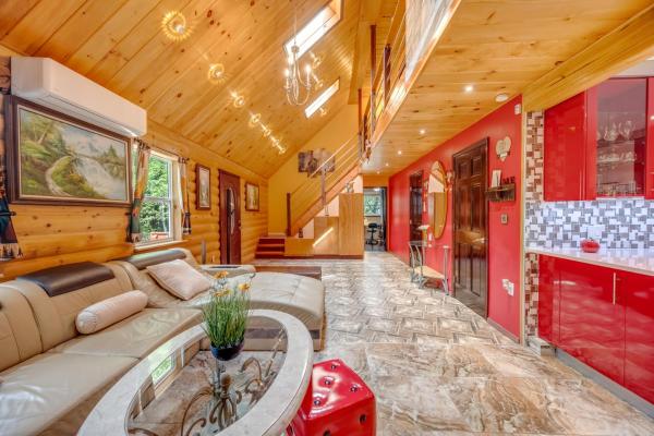 Stunning! Pocono Escape! Hottub Sauna Pool Ski Pet-friendly Firepit Game Room Fireplace Bbq Lakes Tennis Fishing - Pocono Lake