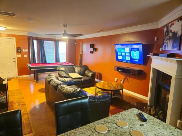 Amazing Large 3 Bed House With King Bed Less Than 10 Miles To Dtwn - Atlanta, GA