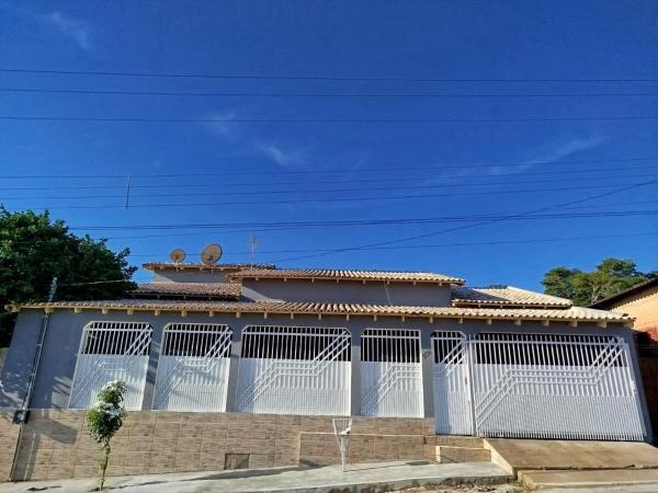 Casa Espaçosa, Com Ar Condicionado Em Todos Os Quartos - Barra do Garças