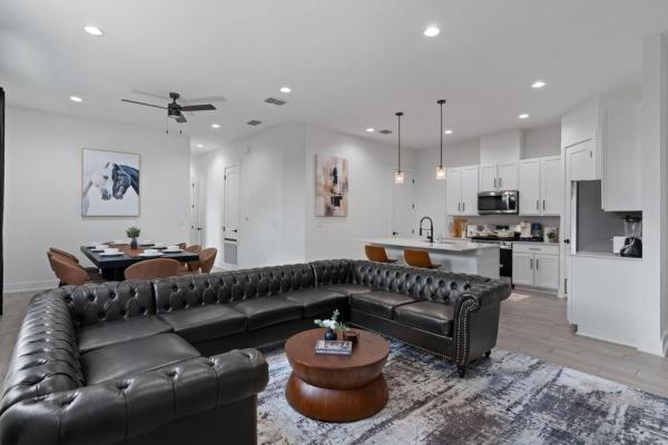 Combined Home Near Downtown And East Austin Up To 18 - Austin, TX
