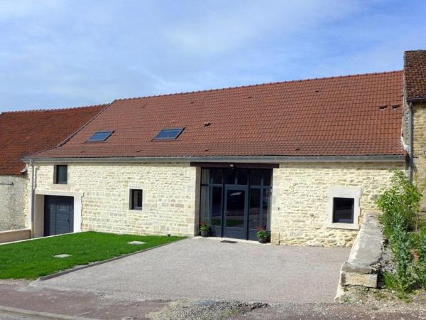 Maison Conviviale Avec Garage, 3 Chambres, Terrasse Fermée Et Accessible Aux Personnes Handicapées - Fr-1-611-25 - Haute-Marne