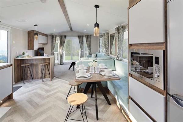 Luxury Mini Lodge With Hot Tub And Decking At Tattershall Lakes - Woodhall Spa