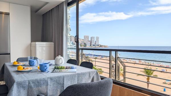 Jazmines Sea Front Apartment - Benidorm