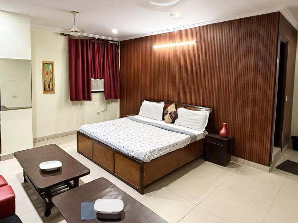 Hotel Bus - New Delhi