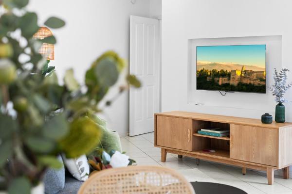 Chic 1-bed Escape With Parking Bridgeman Downs - Virginia