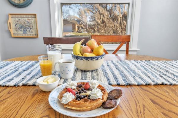 Double Double In Bed & Breakfast - And A Hot Tub! - Frankenmuth, MI