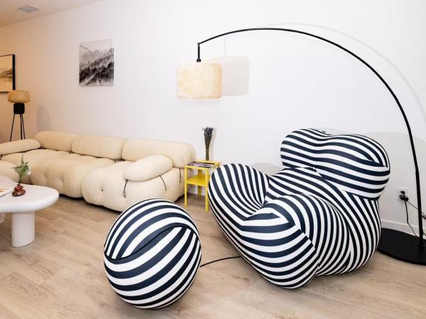 Near Ont Modern Designer Stay Bright Chic Spacious - Rancho Cucamonga, CA