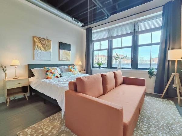 Studio Apt Near Temple Unit With Free Parking For Extended Stays - Chestnut Hill, PA