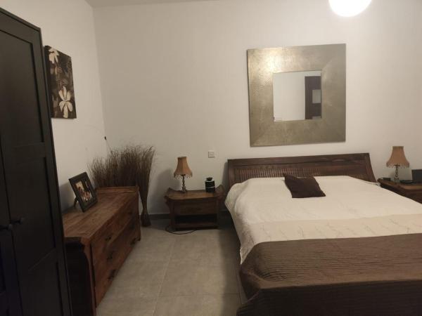 Double Bed Room With Ensuite And Shared Facilities - Malte