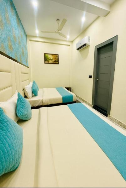 Hotel Glasswood - Mathura