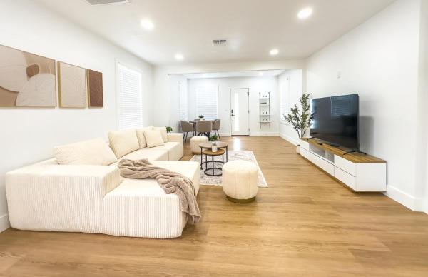 Chic South Tampa Dreamy House - Tampa, FL