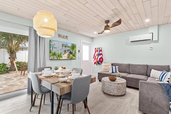 Sea Dream - Pet Friendly, Located In Siesta Key Village, Steps To Siesta Key Beach! - Siesta Key, FL