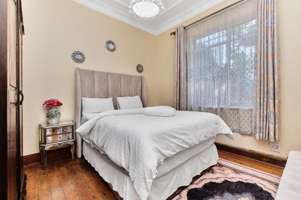 Smart Stay Guesthouse In Melville , Modern Comfort With Backup Power - Randburg