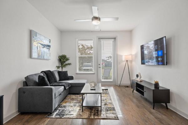 Cozy 1 Br Apt |King Bed|&nbsp;Pool |Gym| Close 2 Beach. - Jacksonville, FL