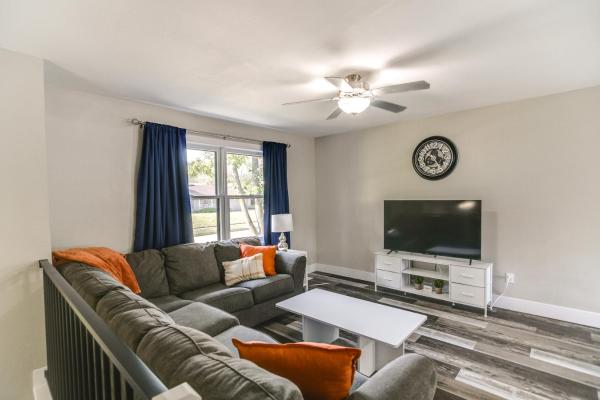 4 Mi To Big Creek State Park Spacious Family Home - Saylorville Lake, IA