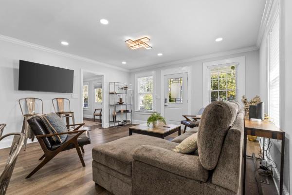 Bright And Modern Close To Everything - Charlotte, NC