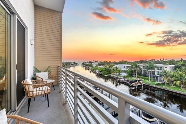 Waterfront, Pet-friendly Condo With Pool, Spa, And Fitness Center Near Downtown Sarasota - Sarasota, FL