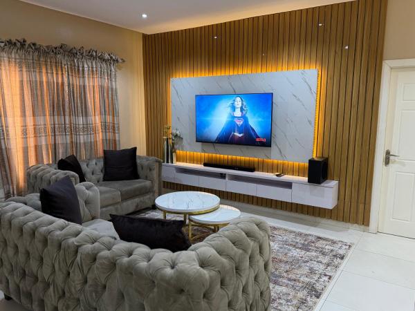 Luxury 2-bed W 24h Light In Kolapo Ishola Gra - İbadan