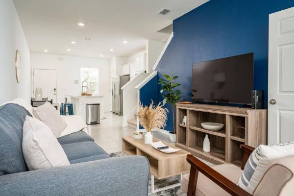 Stylish & Chic 2br Townhome | Close 2 Bch. - Orange Park, FL