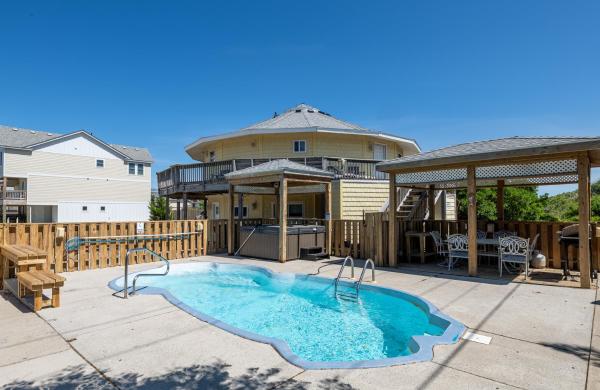 K0135 Roundabout Resort - Oceanside, Pet Friendly, Pool, Hot Tub - Kitty Hawk, NC