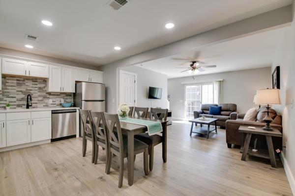 Delightful Townhouse With Patio And Shared Yard! - Kimberling City, MO