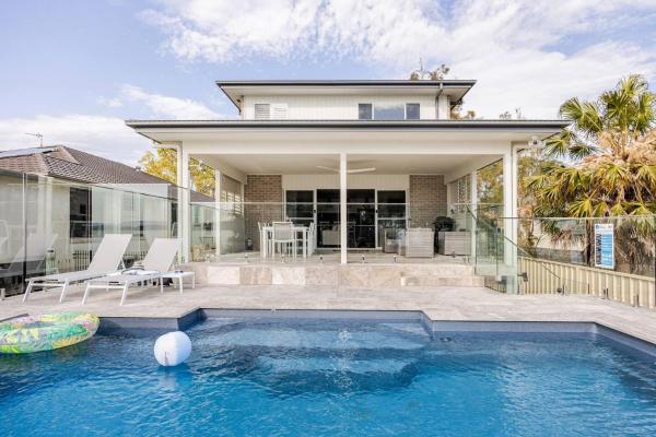 Sunset Lakefront - Belmont