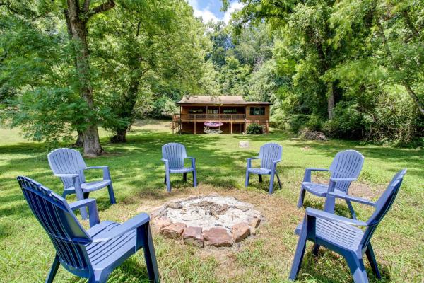 Dock And Hot Tub Tennessee River Cabin Getaway - Chattanooga, TN