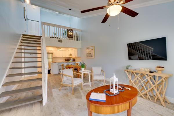 7 Mi To River District & Beach: Fort Myers Retreat - Fort Myers Beach, FL