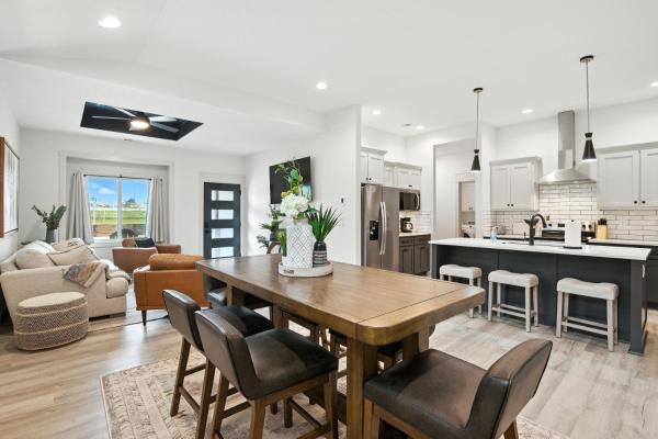 Brand New Cool Comfy Lawrence Retreat Duplex - Lawrence, KS