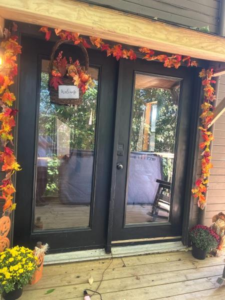Whiskey Barrel- 3 Bedroom, Fenced Yard, Hot Tub, And Firepit- Pet Friendly - Sevierville, TN