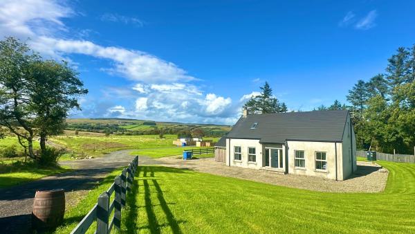 4 Bedroom Forest View House & Hot Tub Sleeps - County Donegal
