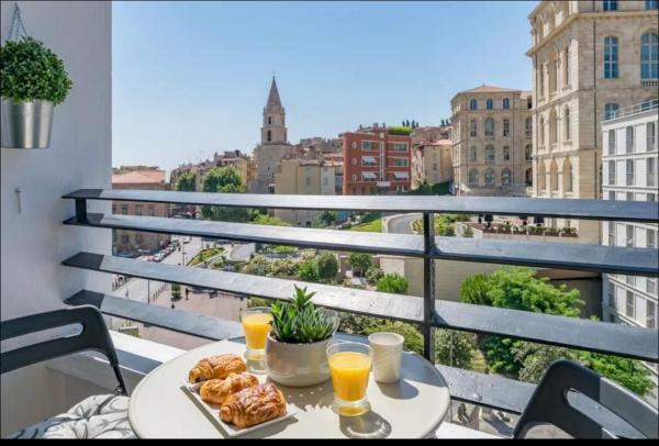 Studio Climatisé Vue éGlise Du Panier Et Hôtel Intercontinental - Marignane