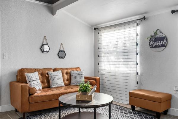 Modern - Mins To Beach - Walk To Downtown - Free Parking - Dunedin, FL