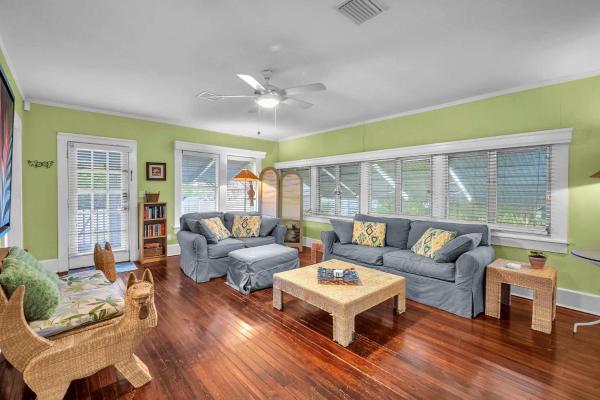 Blue Reverie - Downtown Cottage - Fort Lauderdale, FL