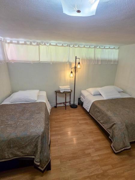 Orange Drive Hostel - Culver City, CA