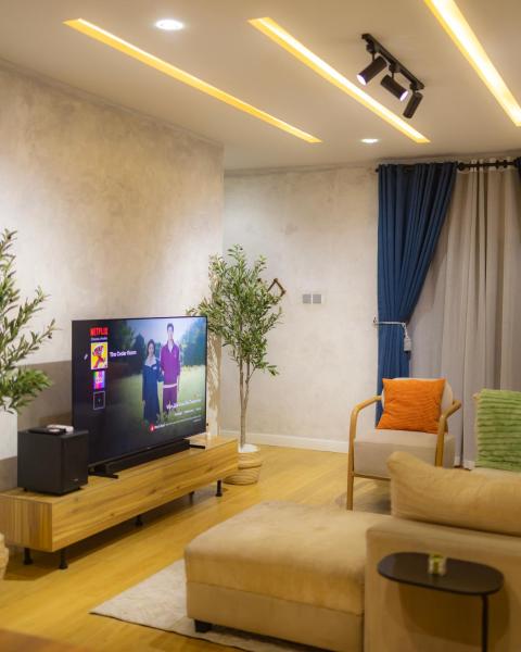 The Cedar Room, Cozy 2bed, Unlimited Wi-fi, Lekki Phase1 - Lagos