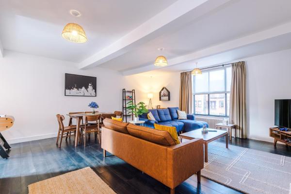 Modern Mcr 3br Home Games 2 Baths Sleeps 8 - Stockport