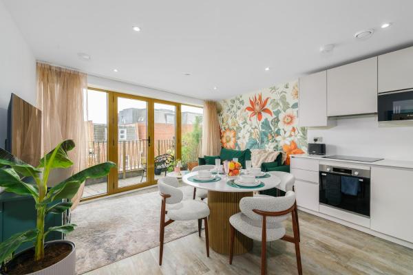 New With Terrace Oxford Str Wembley, Jubilee Line - Brentford