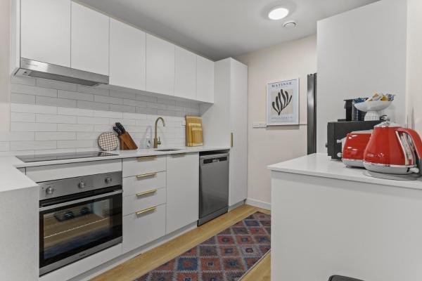 Gorgeous Abode With Pool And Parking Near Skytower - Auckland