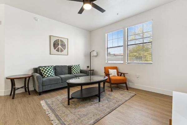 Cozysuites Glendale By The Stadium With Pool 26 - Glendale, AZ