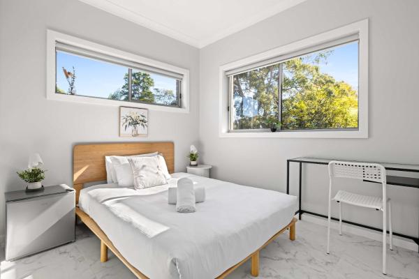 Bright Detached Double Room - Near Top Ryde City Shared Amenities - Lewisham