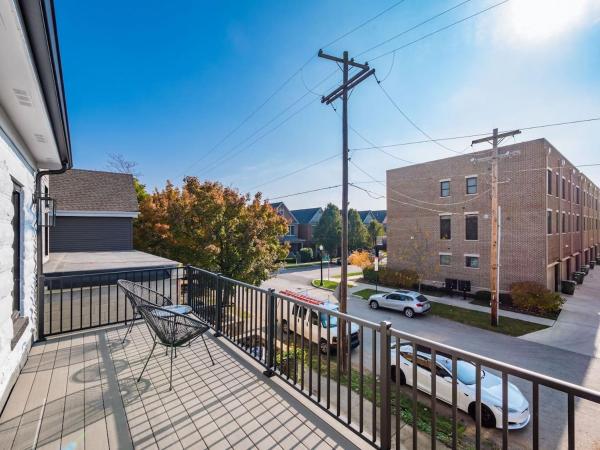 New Luxe Reno Hot Tub N Roof Top Terrace - Grove City, OH