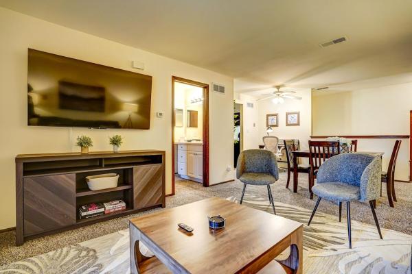 Washer & Dryer Dishwasher And Ac Pets Welcome Corner Apt - Wauwatosa, WI