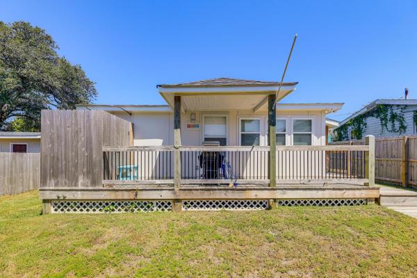 Fenced Yard, Walkable Location Cozy Beaufort Home - Beaufort